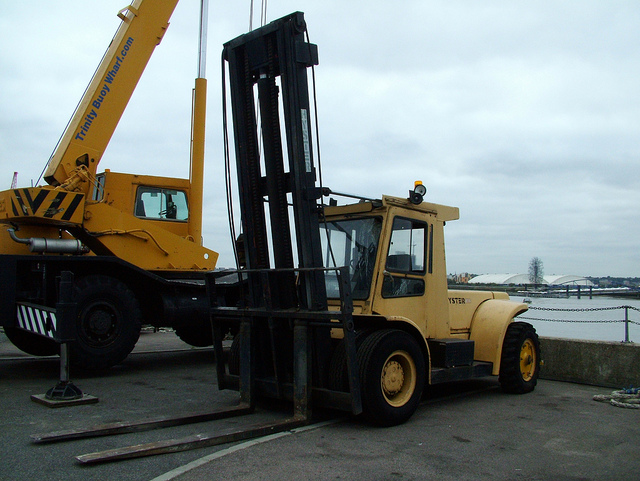 There are not annotations for some image ids in MSCOCO? · Issue #76 · cocodataset/cocoapi · GitHub